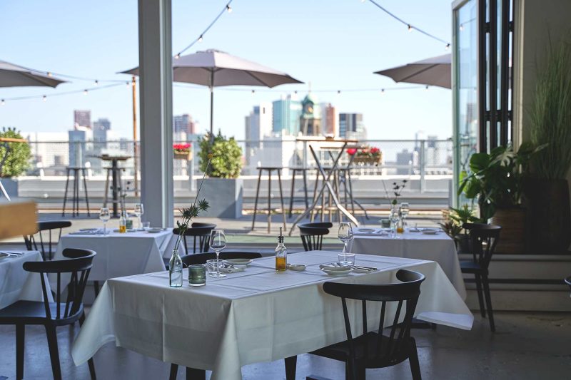 6 rooftop bars & terrassen om het weekend in te luiden
